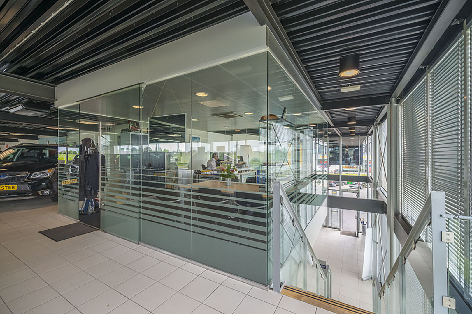 welkom > projecten > Saab showroom en werkplaats - MAS Architectuur NL